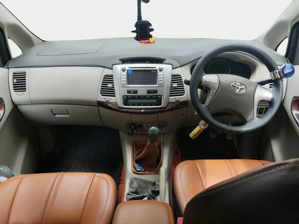 interior innova 2012