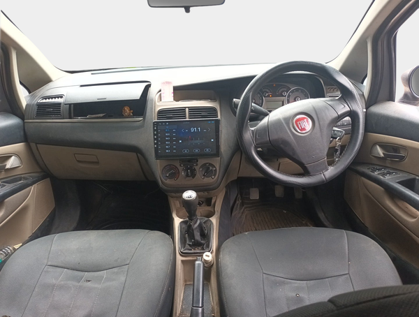 fiat linea 2009 interior