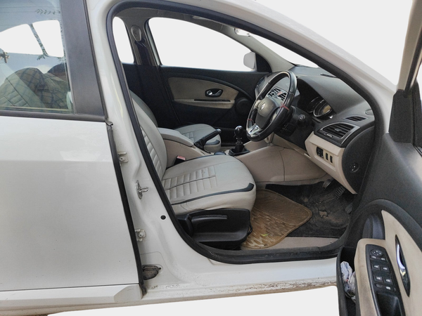 renault fluence interior