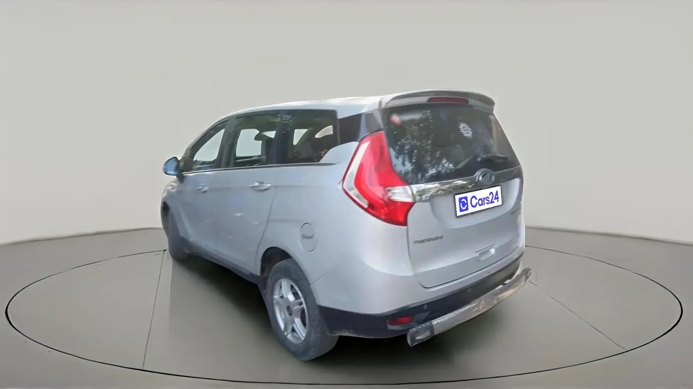 Used 2018 Mahindra MARAZZO M6 7 STR Manual | Cars24