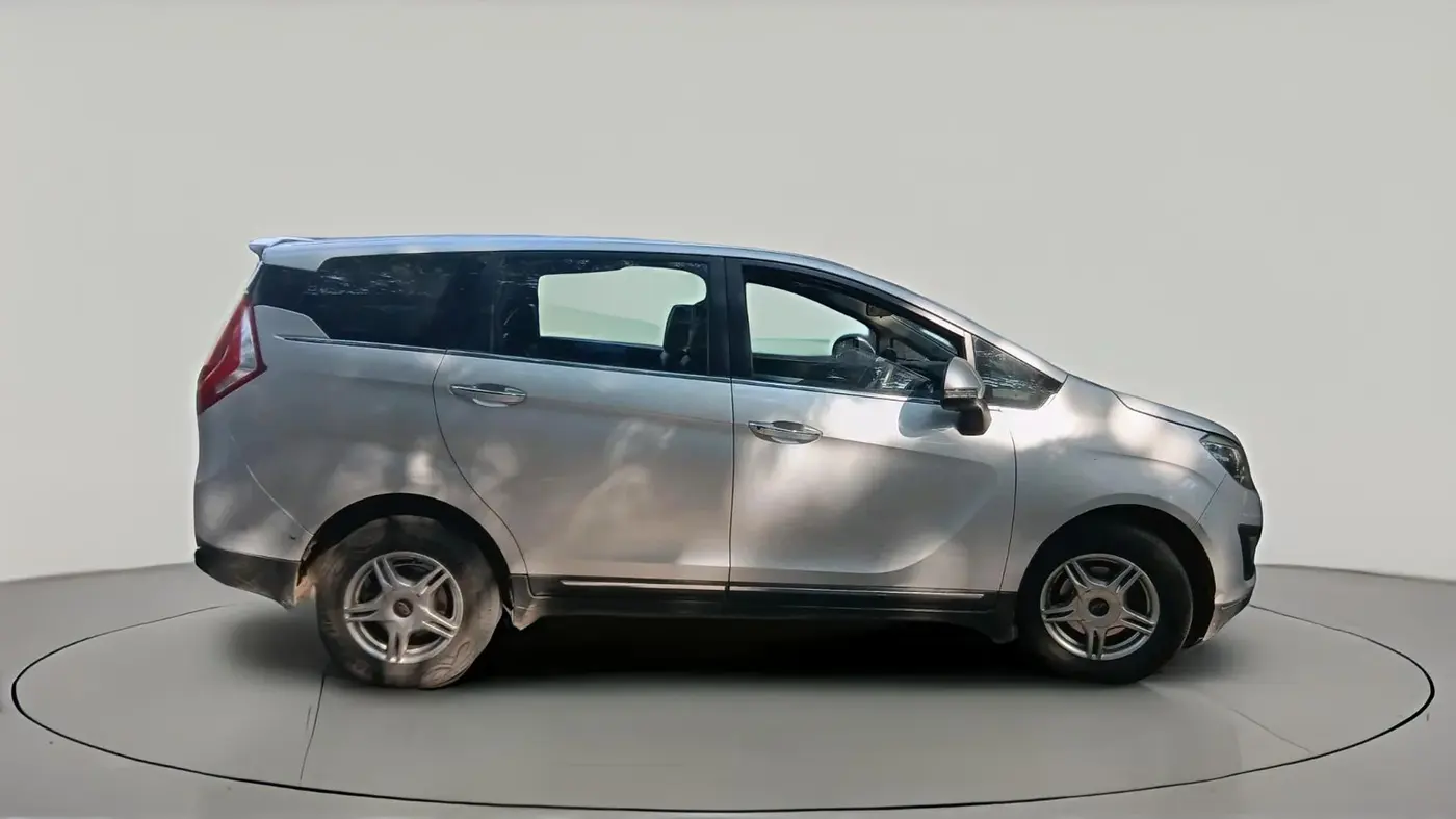 Used 2018 Mahindra MARAZZO M6 7 STR Manual | Cars24